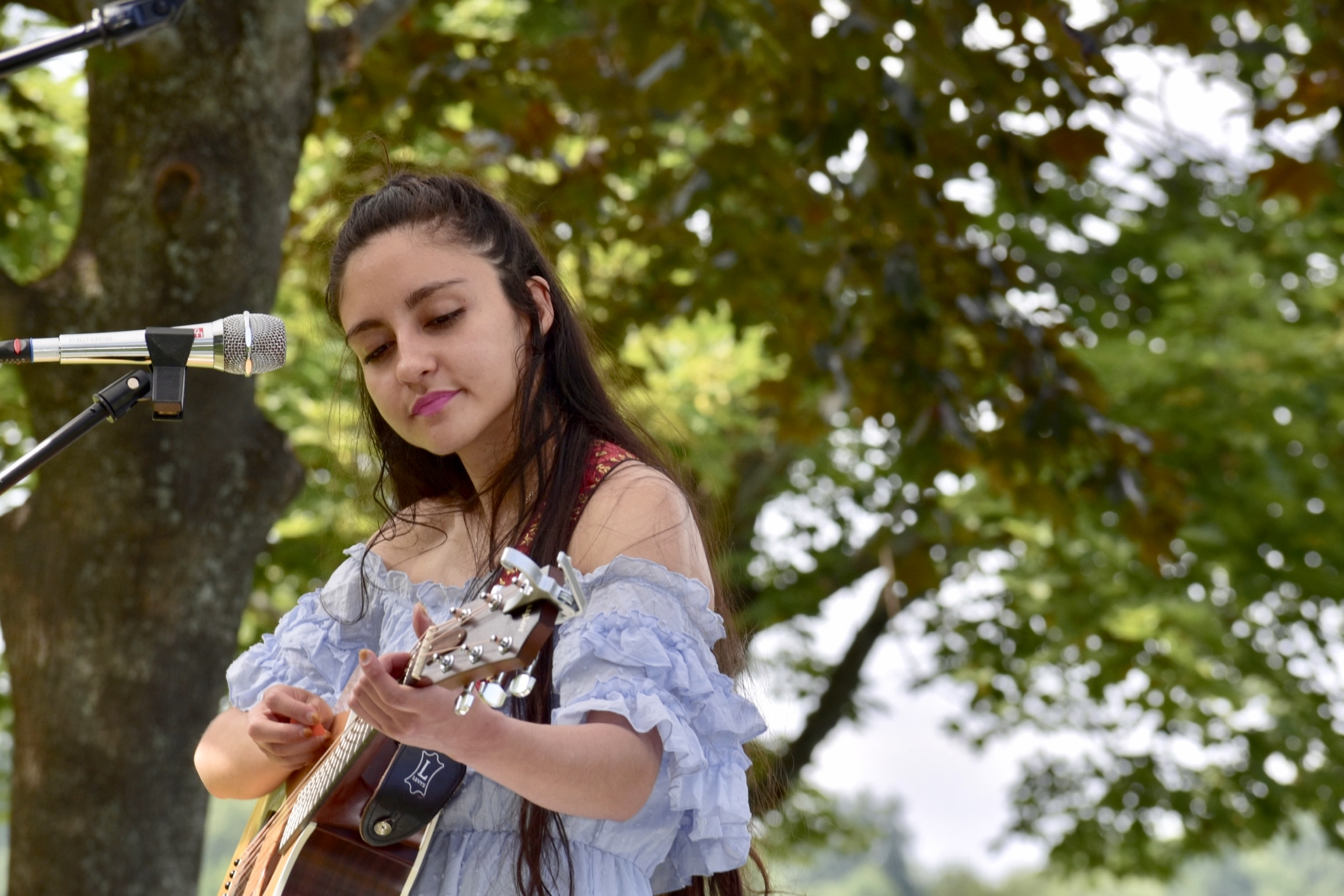 Darien Castro – New England Indie-pop Singer-Songwriter